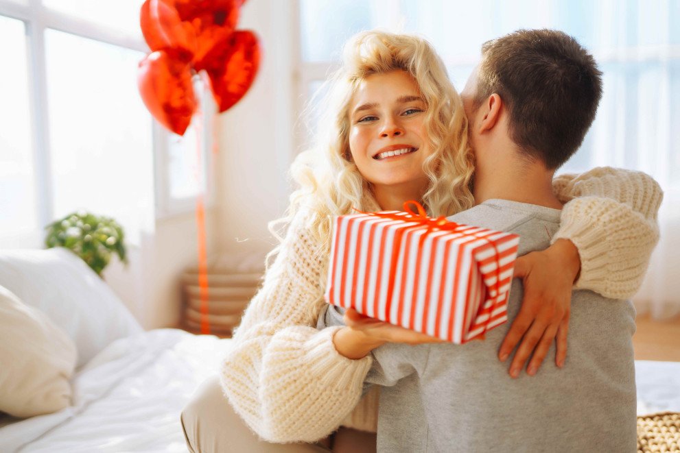 Cute Valentine's Day Gifts to Get Your Girlfriend Based on Her Personality